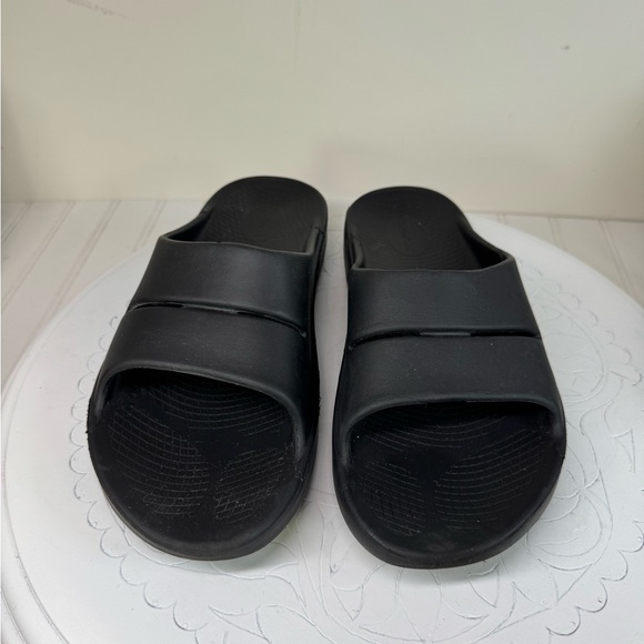 OOFOS | Shoes | Oofos Ooahh Black Recovery Slides | Poshmark